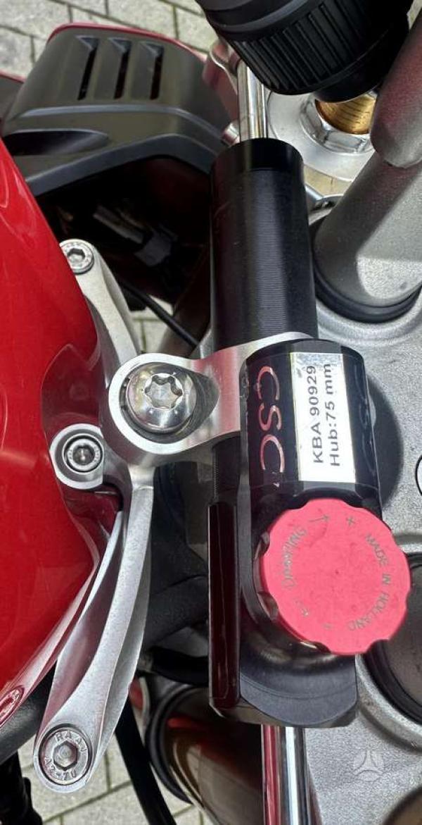 Red Yamaha FZ1 2008 in Kaunas, with an engine capacity of 1.00 L and mileage of 55 thousand km for 4150 €, photo 10 on AUTOMOTO.COM.LV