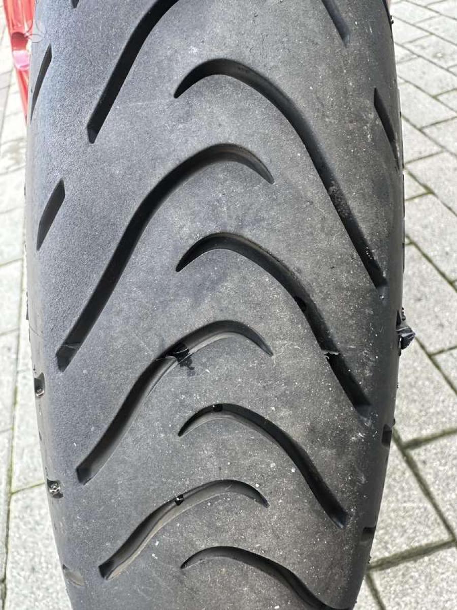 Red Yamaha FZ1 2008 in Kaunas, with an engine capacity of 1.00 L and mileage of 55 thousand km for 4150 €, photo 16 on AUTOMOTO.COM.LV