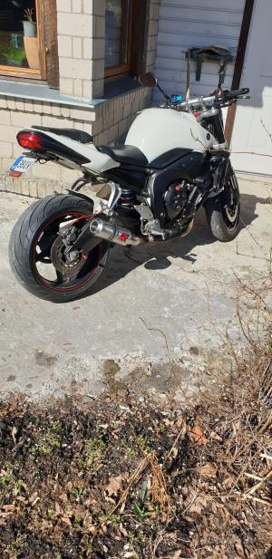 White Yamaha FZ1 2008 in Tallinn, with an engine capacity of 1.00 L and mileage of 54 thousand km for 3200 €, photo 1 on AUTOMOTO.COM.LV