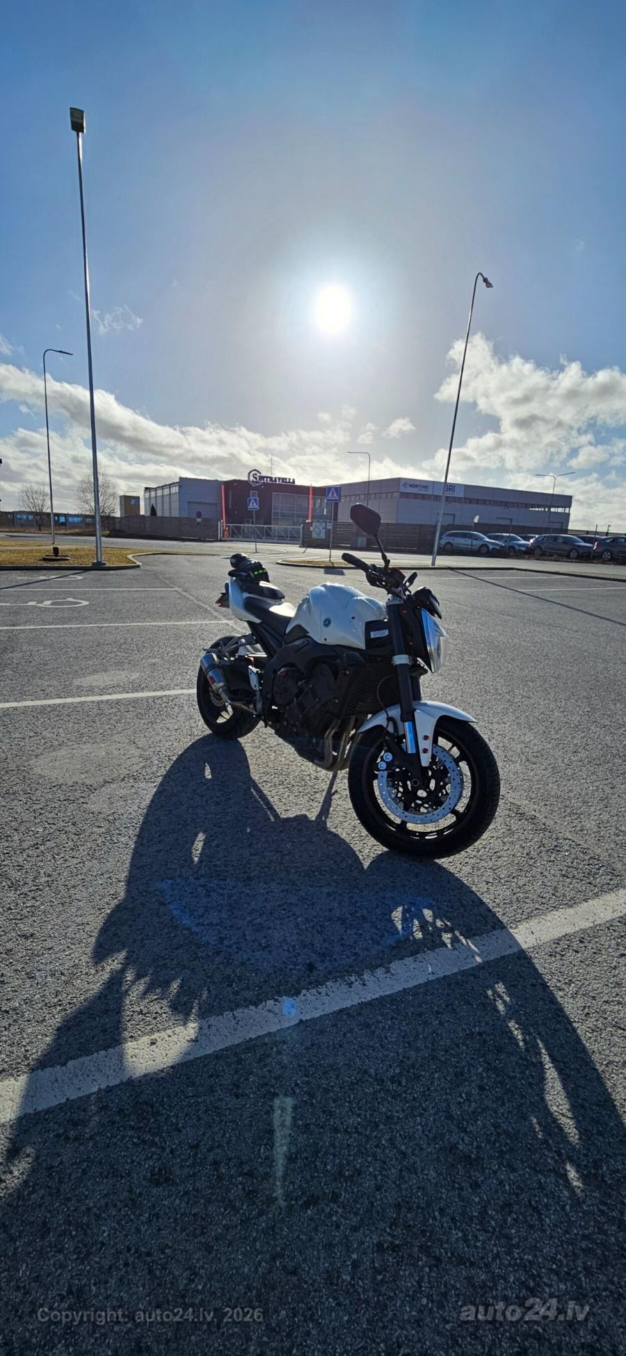 White Yamaha FZ1 2008 in Tallinn, with an engine capacity of 1.00 L and mileage of 54 thousand km for 3200 €, photo 3 on AUTOMOTO.COM.LV