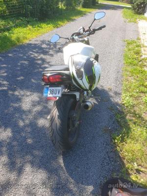 White Yamaha FZ1 2008 in Tallinn, with an engine capacity of 1.00 L and mileage of 54 thousand km for 3200 €, photo 4 on AUTOMOTO.COM.LV