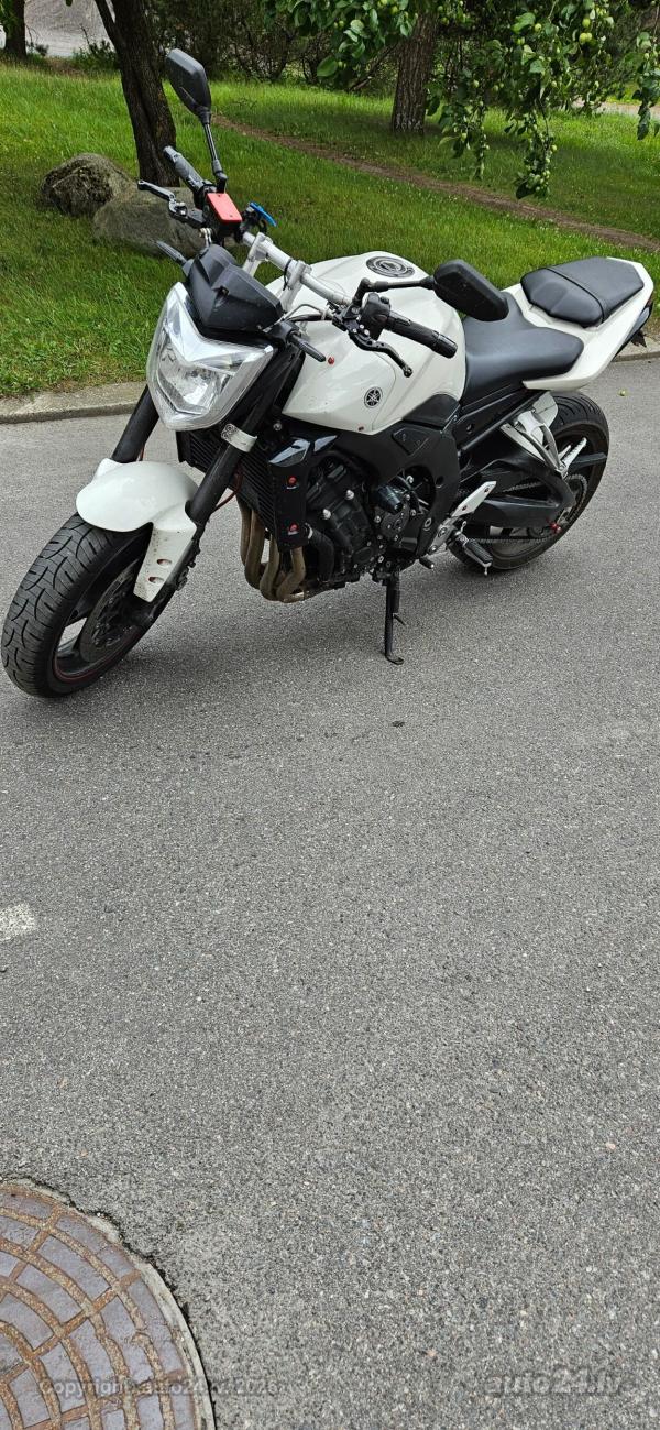 White Yamaha FZ1 2008 in Tallinn, with an engine capacity of 1.00 L and mileage of 54 thousand km for 3200 €, photo 4 on AUTOMOTO.COM.LV