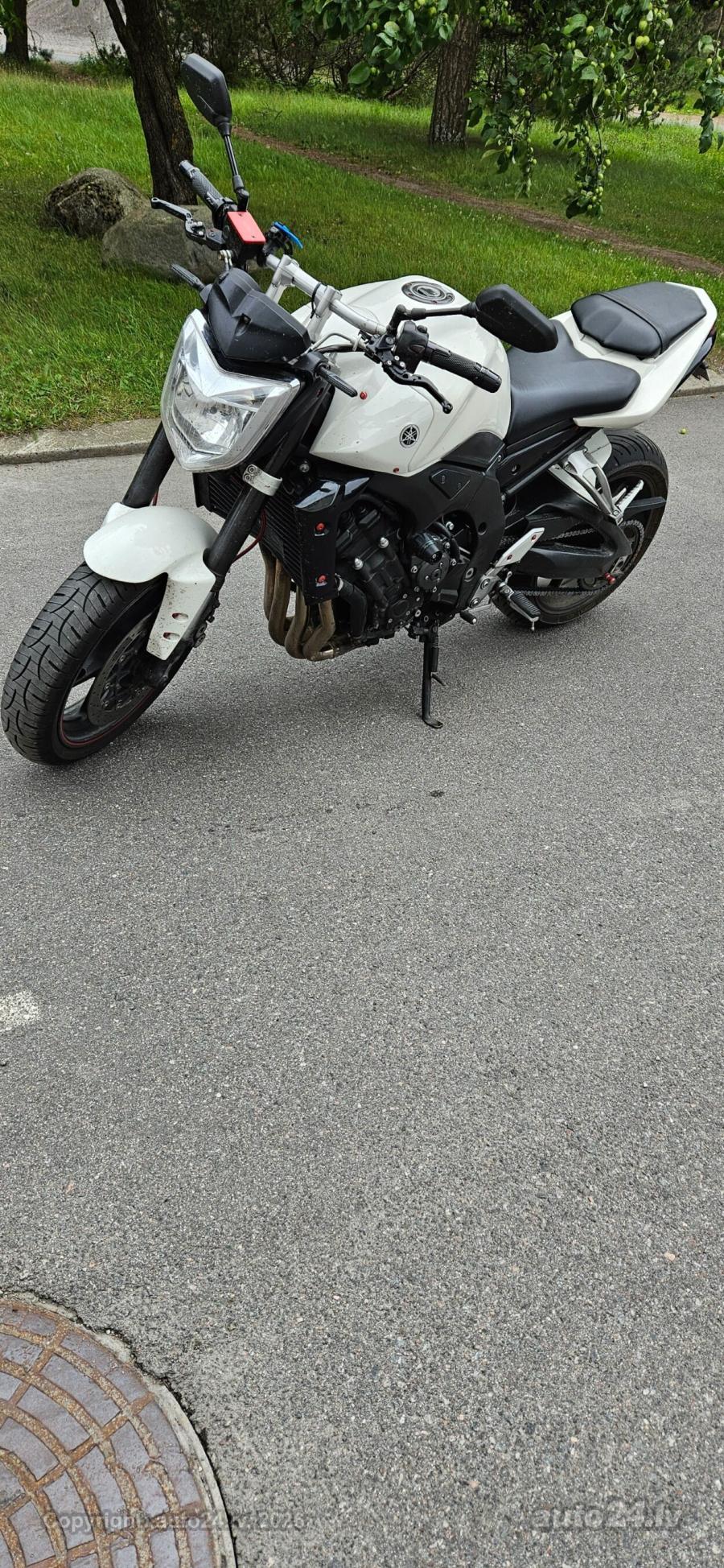 White Yamaha FZ1 2008 in Tallinn, with an engine capacity of 1.00 L and mileage of 54 thousand km for 3200 €, photo 5 on AUTOMOTO.COM.LV