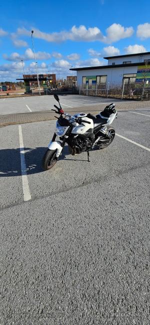 White Yamaha FZ1 2008 in Tallinn, with an engine capacity of 1.00 L and mileage of 54 thousand km for 3200 €, photo 6 on AUTOMOTO.COM.LV