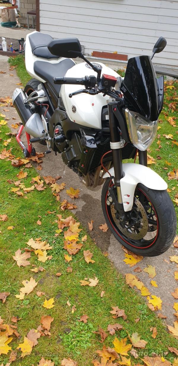 White Yamaha FZ1 2008 in Tallinn, with an engine capacity of 1.00 L and mileage of 54 thousand km for 3200 €, photo 6 on AUTOMOTO.COM.LV