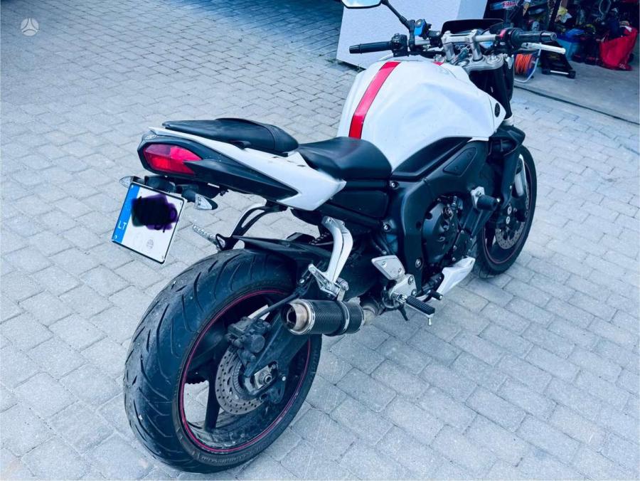 White Yamaha FZ1 2008 in Utena, with an engine capacity of 1.00 L and mileage of 43 thousand km for 3700 €, photo 4 on AUTOMOTO.COM.LV