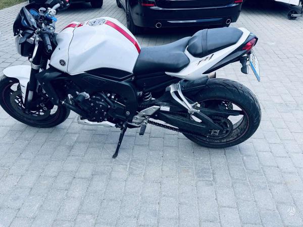 White Yamaha FZ1 2008 in Utena, with an engine capacity of 1.00 L and mileage of 43 thousand km for 3700 €, photo 4 on AUTOMOTO.COM.LV