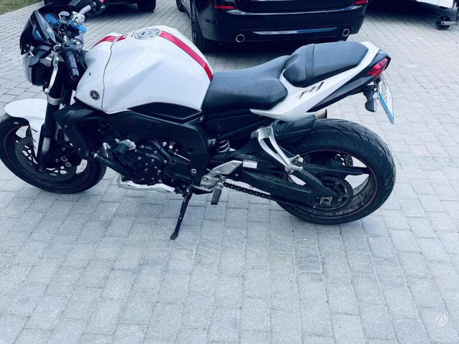 White Yamaha FZ1 2008 in Utena, with an engine capacity of 1.00 L and mileage of 43 thousand km for 3700 €, photo 5 on AUTOMOTO.COM.LV