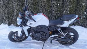 Balts Yamaha FZ1 2009 Kauņa, ar dzinēja tilpumu 1.00 L un nobraukumu 31 tūkst. km par 3800 €, foto 2 vietnē AUTOMOTO.COM.LV