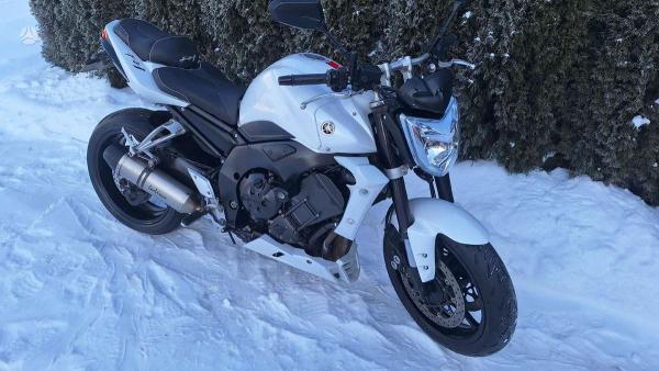 Balts Yamaha FZ1 2009 Kauņa, ar dzinēja tilpumu 1.00 L un nobraukumu 31 tūkst. km par 3800 €, foto 3 vietnē AUTOMOTO.COM.LV