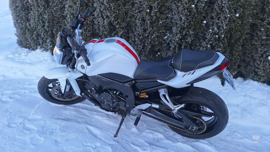 Balts Yamaha FZ1 2009 Kauņa, ar dzinēja tilpumu 1.00 L un nobraukumu 31 tūkst. km par 3800 €, foto 4 vietnē AUTOMOTO.COM.LV