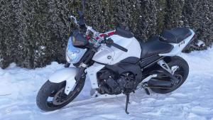 Balts Yamaha FZ1 2009 Kauņa, ar dzinēja tilpumu 1.00 L un nobraukumu 31 tūkst. km par 3800 €, foto 5 vietnē AUTOMOTO.COM.LV