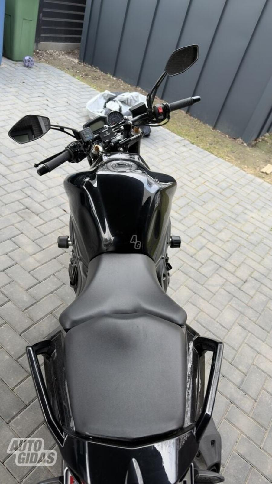 Black Yamaha FZ1N 2008 in Kaunas, with an engine capacity of 1.00 L and mileage of 60 thousand km for 4000 €, photo 7 on AUTOMOTO.COM.LV