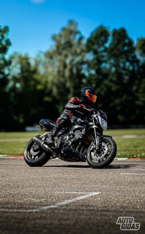 Melns Yamaha FZ1N 2009 Viļņa, ar dzinēja tilpumu 1.00 L un nobraukumu 41 tūkst. km par 4999 €, foto 13 vietnē AUTOMOTO.COM.LV