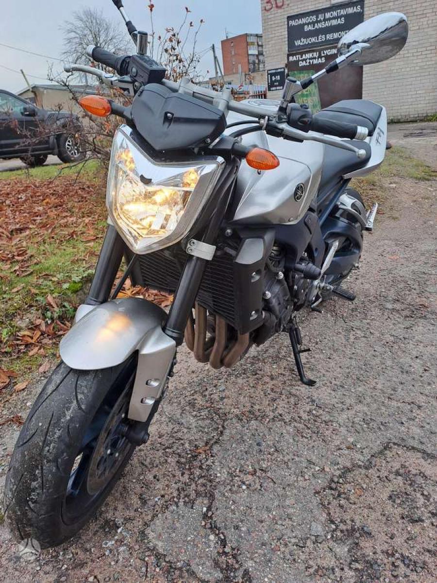 Grey Yamaha FZ1N 2006 in Panevezys, with an engine capacity of 1.00 L and mileage of 56 thousand km for 3500 €, photo 3 on AUTOMOTO.COM.LV