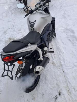 Pelēks Yamaha FZ1N 2006 Panevēža, ar dzinēja tilpumu 1.00 L un nobraukumu 58 tūkst. km par 3500 €, foto 9 vietnē AUTOMOTO.COM.LV