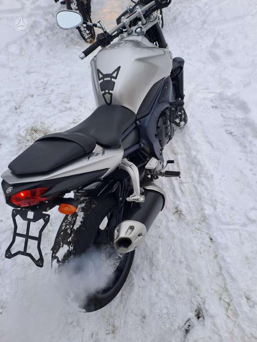 Pelēks Yamaha FZ1N 2006 Panevēža, ar dzinēja tilpumu 1.00 L un nobraukumu 58 tūkst. km par 3500 €, foto 9 vietnē AUTOMOTO.COM.LV