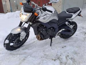 Pelēks Yamaha FZ1N 2006 Panevēža, ar dzinēja tilpumu 1.00 L un nobraukumu 58 tūkst. km par 3550 €, foto  vietnē AUTOMOTO.COM.LV