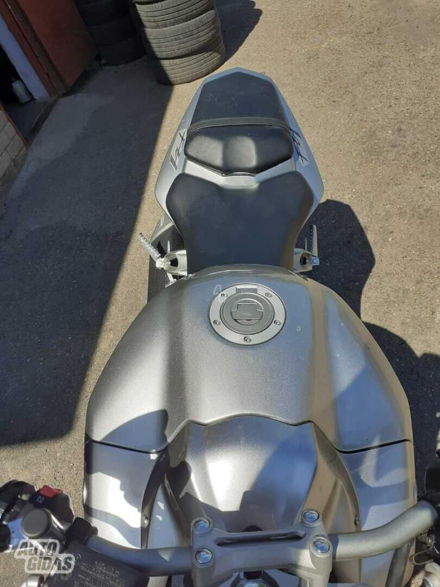 Grey Yamaha FZ1N 2007 in Panevezys, with an engine capacity of 1.00 L and mileage of 56 thousand km for 3550 €, photo 6 on AUTOMOTO.COM.LV