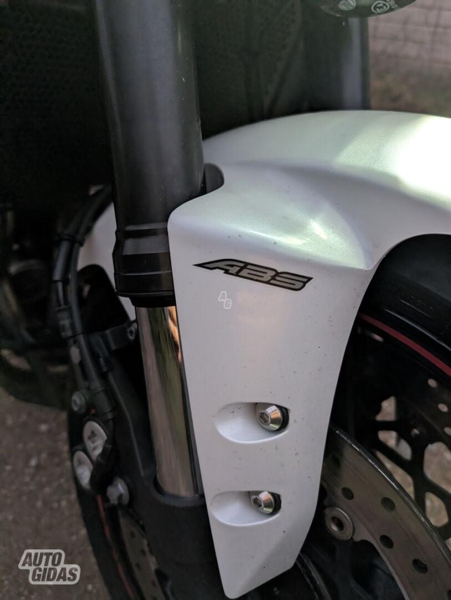 Белый Ямаха FZ1N 2008 в Молетай, объемом двигателя 1.00 л и пробегом 51 тыс. км за 4444 €, фото 6 на AUTOMOTO.COM.LV