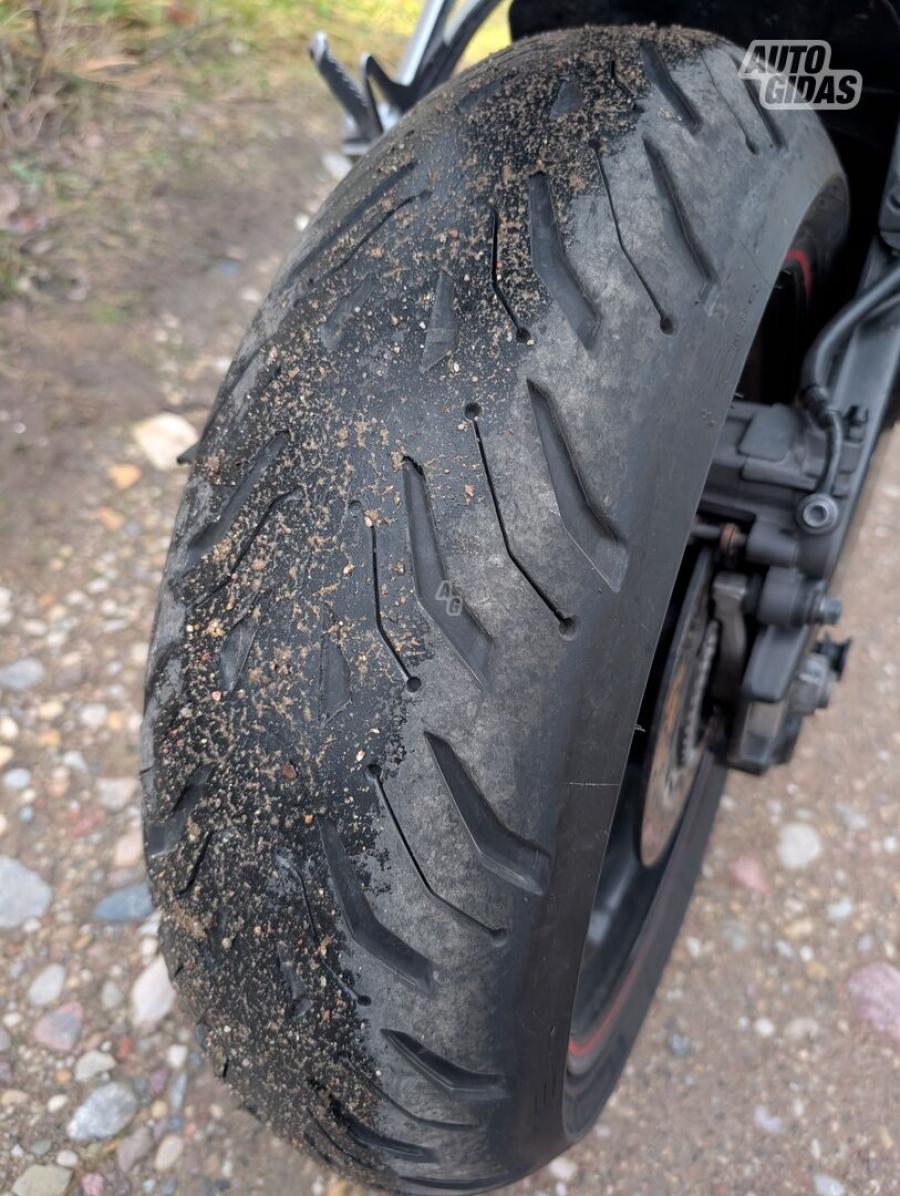 Белый Ямаха FZ1N 2008 в Молетай, объемом двигателя 1.00 л и пробегом 51 тыс. км за 4444 €, фото 24 на AUTOMOTO.COM.LV
