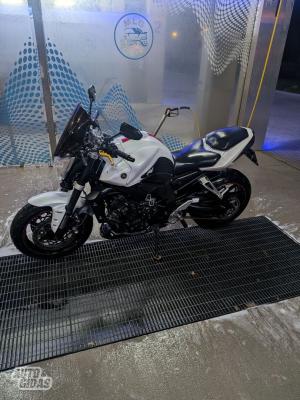 Balts Yamaha FZ1N 2008 Molėtai, ar dzinēja tilpumu 1.00 L un nobraukumu 53 tūkst. km par 3500 €, foto 1 vietnē AUTOMOTO.COM.LV