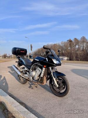 Melns Yamaha FZS 1000 2001 Tallina, ar dzinēja tilpumu 1.00 L un nobraukumu 91 tūkst. km par 2290 €, foto 3 vietnē AUTOMOTO.COM.LV