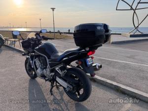 Melns Yamaha FZS 1000 2001 Tallina, ar dzinēja tilpumu 1.00 L un nobraukumu 91 tūkst. km par 2290 €, foto 4 vietnē AUTOMOTO.COM.LV