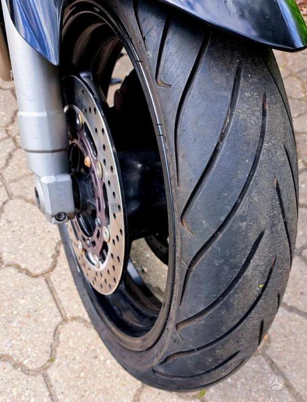 Black Yamaha FZS 1000 2002 in Pasvalys, with an engine capacity of 1.00 L and mileage of 59 thousand km for 1850 €, photo 11 on AUTOMOTO.COM.LV