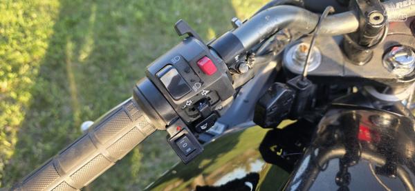 Черный Ямаха FZS 1000 2004 в Клайпеда, объемом двигателя 1.00 л и пробегом 79 тыс. км за 1550 €, фото 10 на AUTOMOTO.COM.LV
