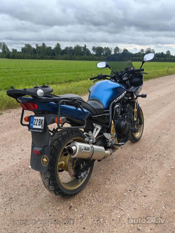 Zils Yamaha FZS 1000 2002 Tallina, ar dzinēja tilpumu 1.00 L un nobraukumu 73 tūkst. km par 2500 €, foto 3 vietnē AUTOMOTO.COM.LV