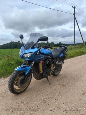 Zils Yamaha FZS 1000 2002 Tallina, ar dzinēja tilpumu 1.00 L un nobraukumu 73 tūkst. km par 2500 €, foto 7 vietnē AUTOMOTO.COM.LV