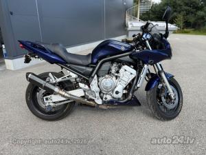 Zils Yamaha FZS 1000 2004 Tartu, ar dzinēja tilpumu 1.00 L un nobraukumu 56 tūkst. km par 3100 €, foto  vietnē AUTOMOTO.COM.LV
