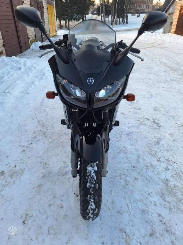 Yamaha FZS 1000 2001 in Prienai, with an engine capacity of 1.00 L and mileage of 37 thousand km for 2350 €, photo 11 on AUTOMOTO.COM.LV