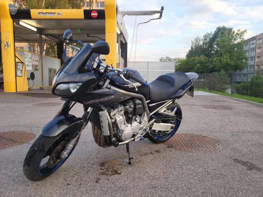 Yamaha FZS 1000 2001 Marijampole, ar dzinēja tilpumu 1.00 L un nobraukumu 54 tūkst. km par 1770 €, foto 1 vietnē AUTOMOTO.COM.LV