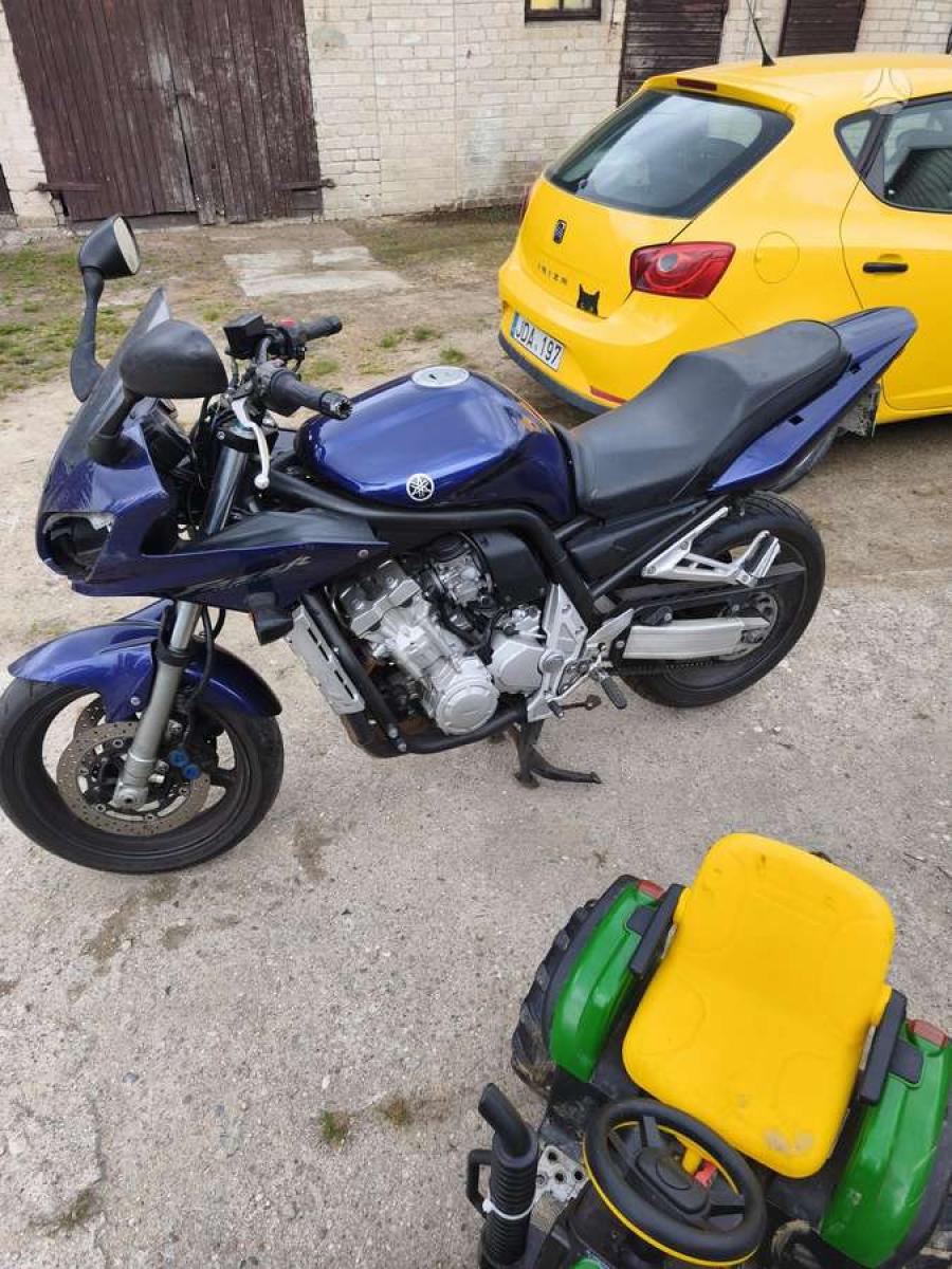 Ямаха FZS 1000 2003 в Шакяй, объемом двигателя 1.00 л и пробегом 65 тыс. км за 1000 €, фото 3 на AUTOMOTO.COM.LV