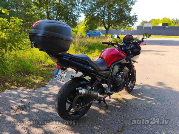Ямаха FZS 1000 2005 в Рига, объемом двигателя 1.00 л и пробегом 80 тыс. км за 2800 €, фото 5 на AUTOMOTO.COM.LV