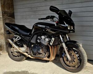 Black Yamaha FZS 600 1999 in Vilnius, with an engine capacity of 0.60 L and mileage of 83 thousand km for 780 €, photo  on AUTOMOTO.COM.LV