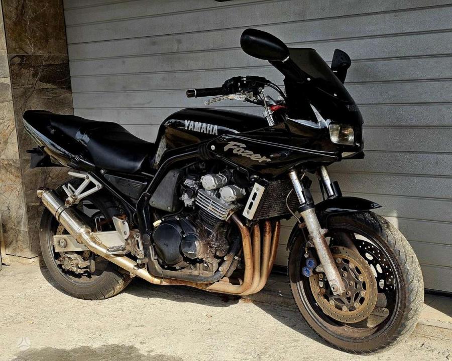 Black Yamaha FZS 600 1999 in Vilnius, with an engine capacity of 0.60 L and mileage of 83 thousand km for 780 €, photo 1 on AUTOMOTO.COM.LV
