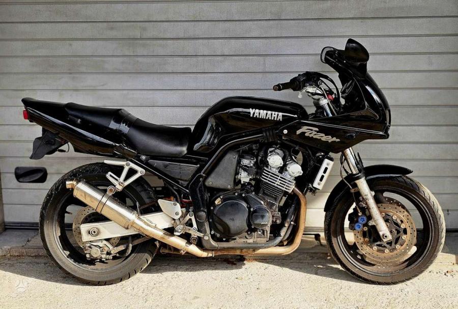 Black Yamaha FZS 600 1999 in Vilnius, with an engine capacity of 0.60 L and mileage of 83 thousand km for 780 €, photo 4 on AUTOMOTO.COM.LV