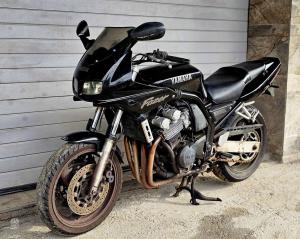 Black Yamaha FZS 600 1999 in Vilnius, with an engine capacity of 0.60 L and mileage of 83 thousand km for 780 €, photo 5 on AUTOMOTO.COM.LV