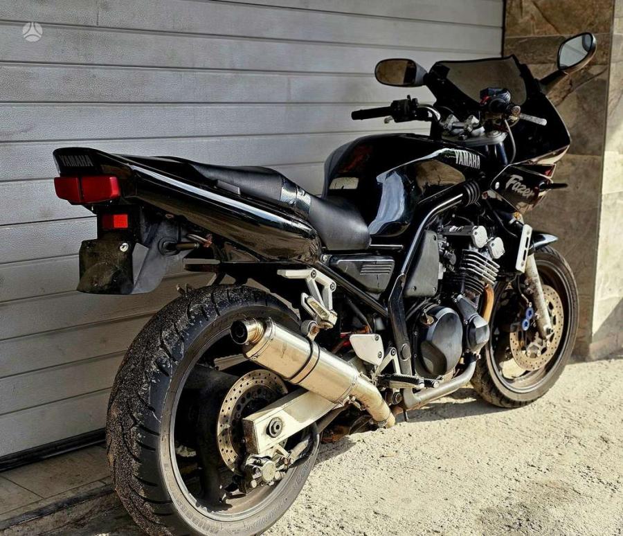 Black Yamaha FZS 600 1999 in Vilnius, with an engine capacity of 0.60 L and mileage of 83 thousand km for 780 €, photo 6 on AUTOMOTO.COM.LV