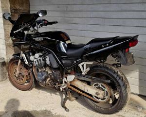 Black Yamaha FZS 600 1999 in Vilnius, with an engine capacity of 0.60 L and mileage of 83 thousand km for 780 €, photo 7 on AUTOMOTO.COM.LV