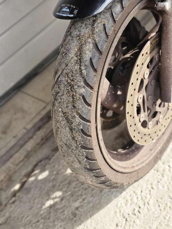 Black Yamaha FZS 600 1999 in Vilnius, with an engine capacity of 0.60 L and mileage of 83 thousand km for 780 €, photo 8 on AUTOMOTO.COM.LV