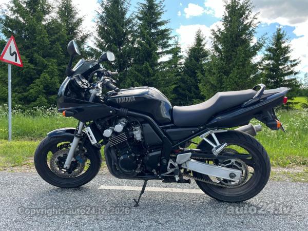 Black Yamaha FZS 600 2001 in Rakvere, with an engine capacity of 0.60 L and mileage of 29 thousand km for 2300 €, photo 1 on AUTOMOTO.COM.LV