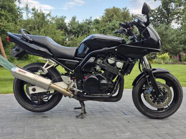 Melns Yamaha FZS 600 2001 Kupiškis, ar dzinēja tilpumu 0.60 L un nobraukumu 56 tūkst. km par 1100 €, foto 3 vietnē AUTOMOTO.COM.LV