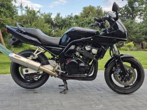 Melns Yamaha FZS 600 2001 Kupiškis, ar dzinēja tilpumu 0.60 L un nobraukumu 56 tūkst. km par 1100 €, foto 4 vietnē AUTOMOTO.COM.LV