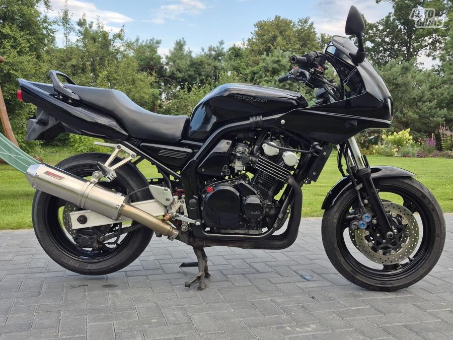 Melns Yamaha FZS 600 2001 Kupiškis, ar dzinēja tilpumu 0.60 L un nobraukumu 56 tūkst. km par 1100 €, foto 4 vietnē AUTOMOTO.COM.LV