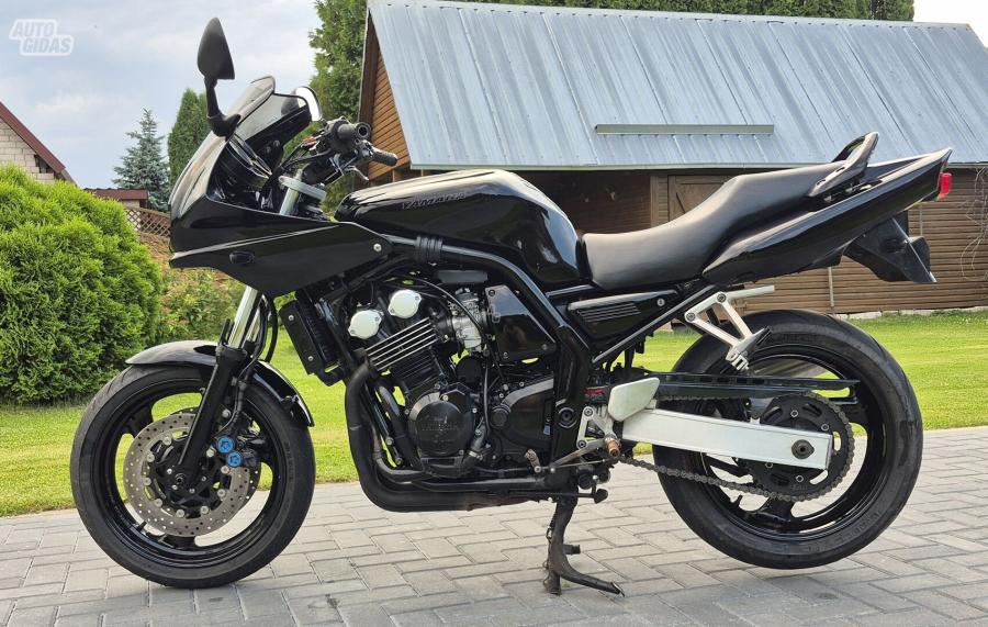 Melns Yamaha FZS 600 2001 Kupiškis, ar dzinēja tilpumu 0.60 L un nobraukumu 56 tūkst. km par 1100 €, foto 5 vietnē AUTOMOTO.COM.LV