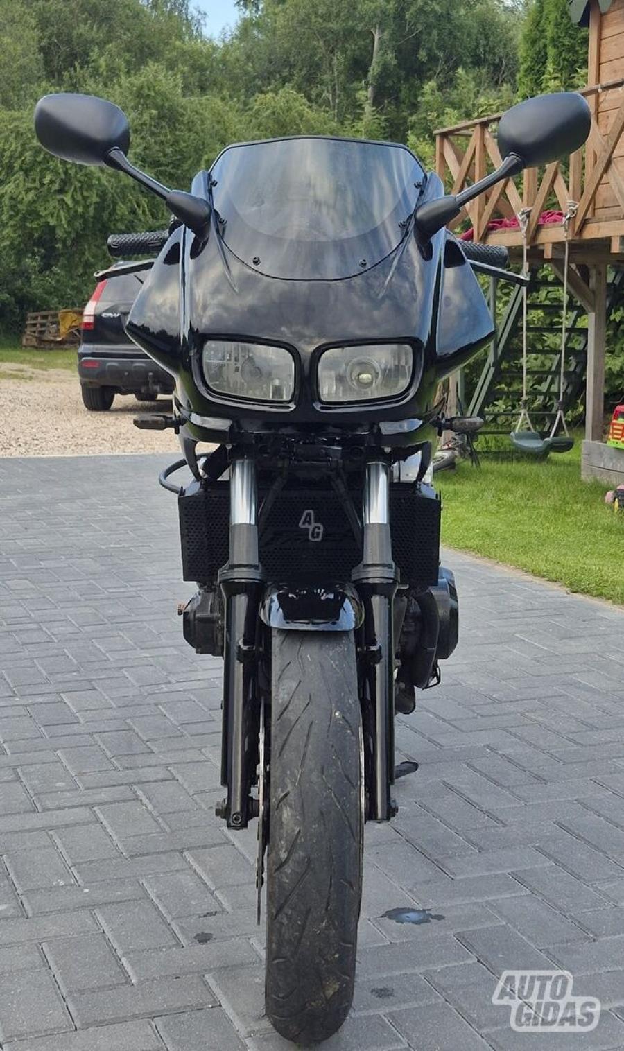 Melns Yamaha FZS 600 2001 Kupiškis, ar dzinēja tilpumu 0.60 L un nobraukumu 56 tūkst. km par 1100 €, foto 8 vietnē AUTOMOTO.COM.LV